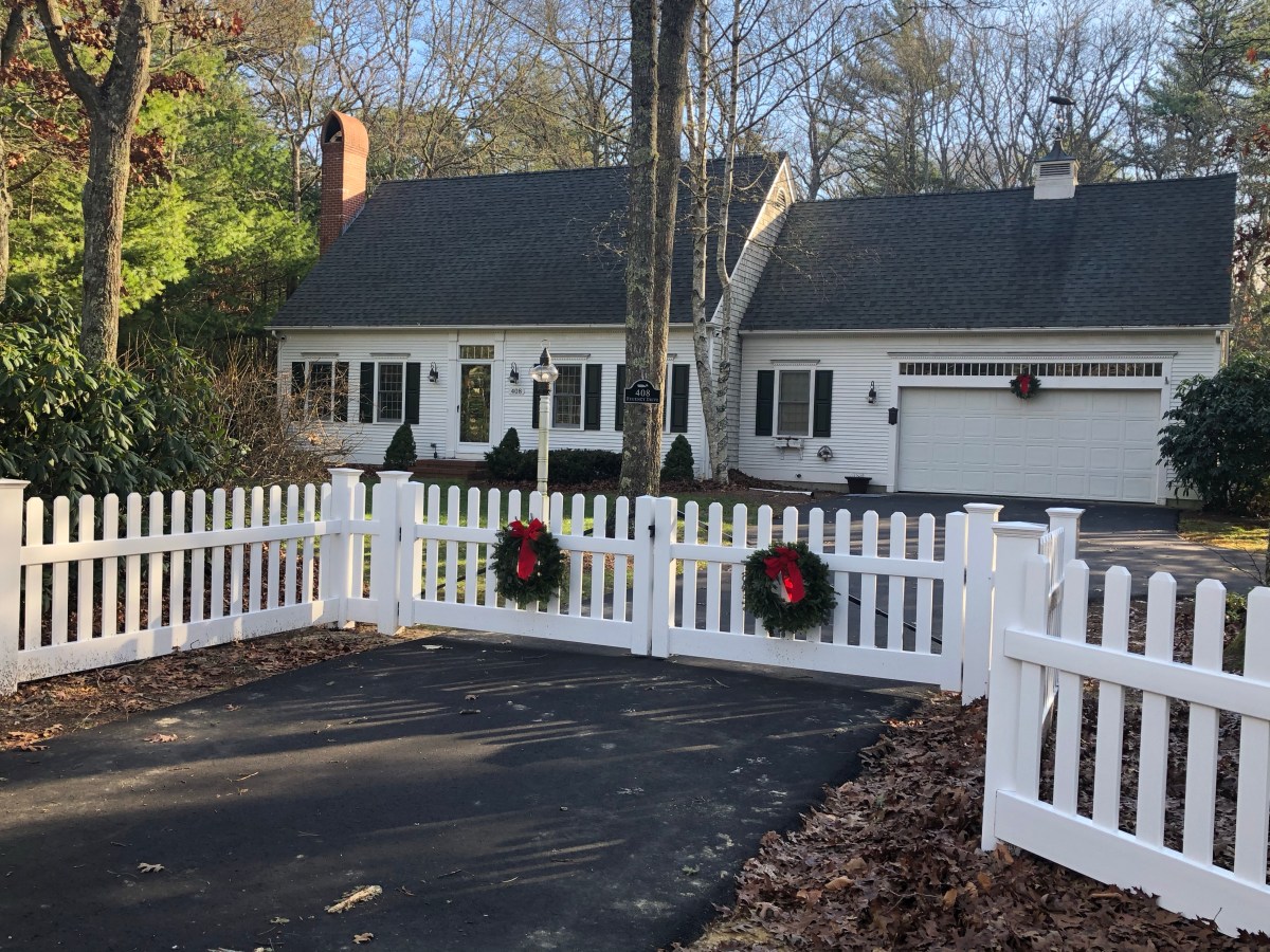 Silverbell 3’ Vinyl Picket Fence with a Double Drive gate in Marstons ...